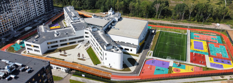 New colorful Sambo-70 school for Sosenskoe village / Moscow Region ...
